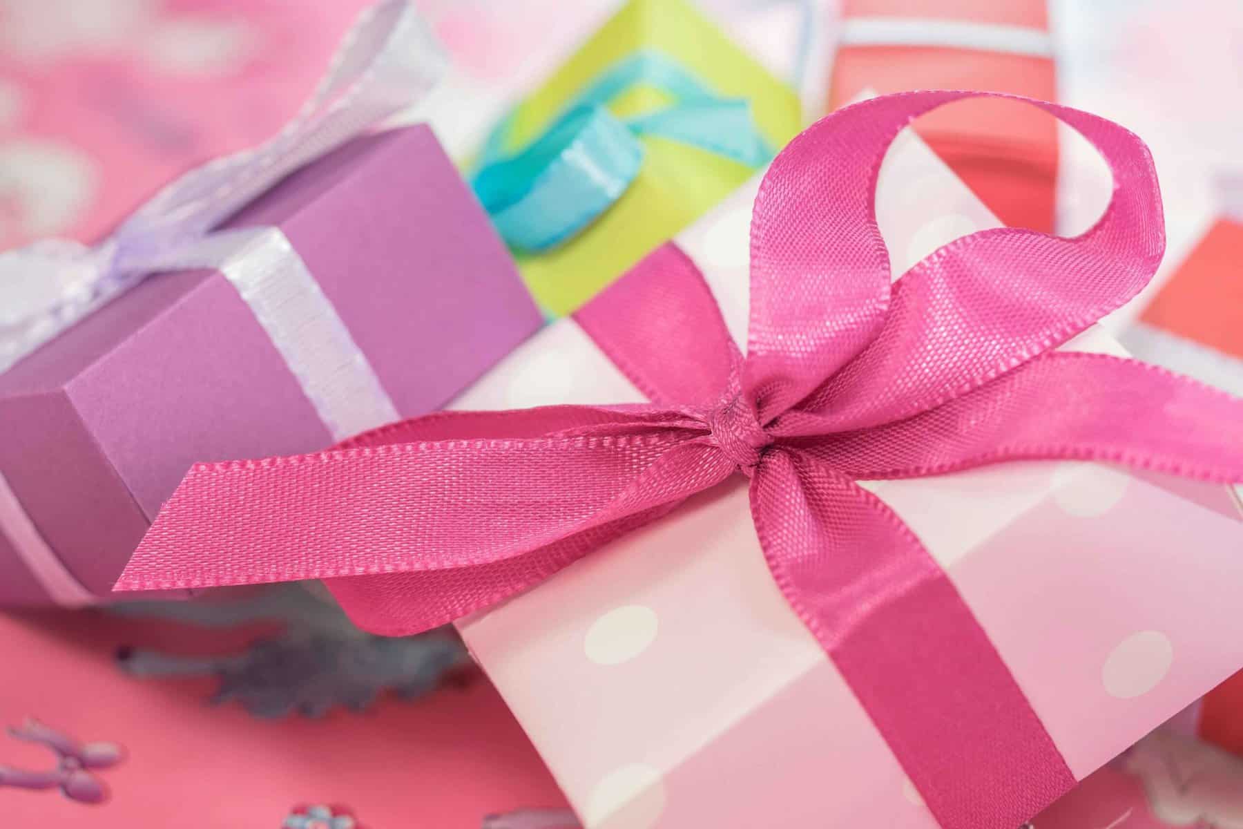 35+ Favorite Things Party Gift Ideas Under $20 (Unique, Fun & Crowd ...