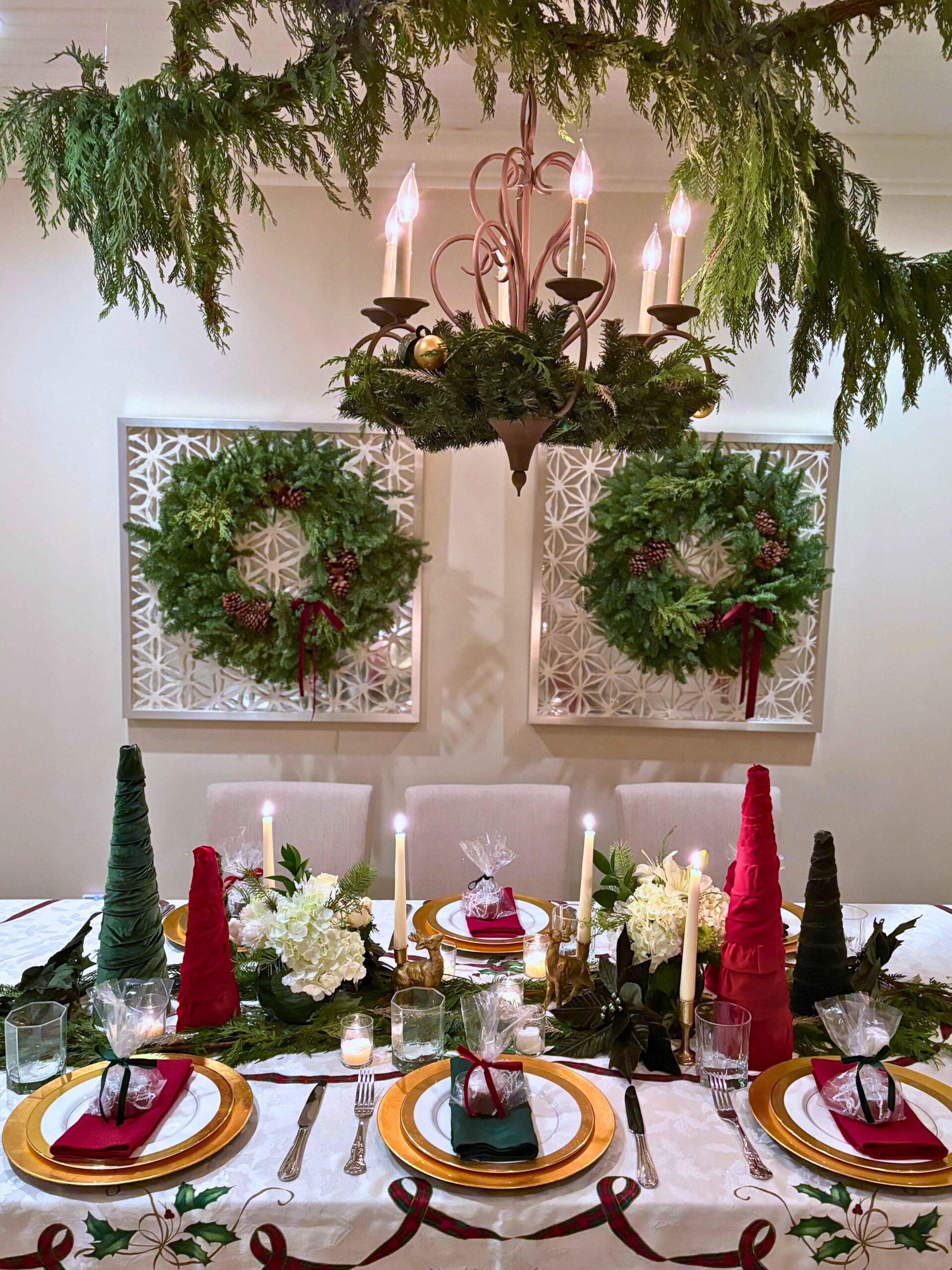 Traditional Christmas Tablescape: A Table Filled With Holiday Magic ...